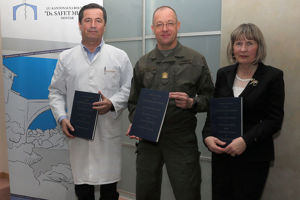 Memorandum of Understanding signed between EUFOR and Mostar Hospital ...