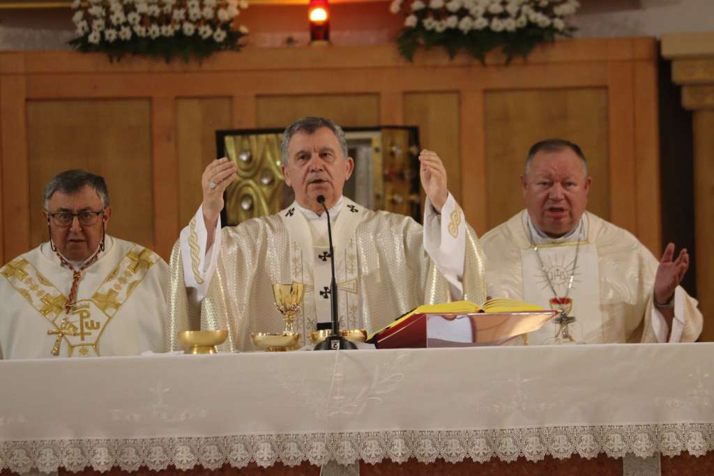 Archbishop Vuksic led the Mass on the eve of Family Day - Sarajevo Times