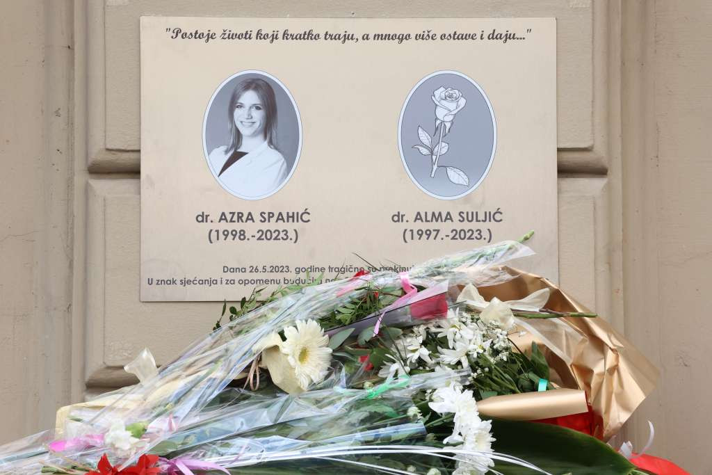 Sarajevo Residents unveil a Memorial Plaque to killed young Doctors ...