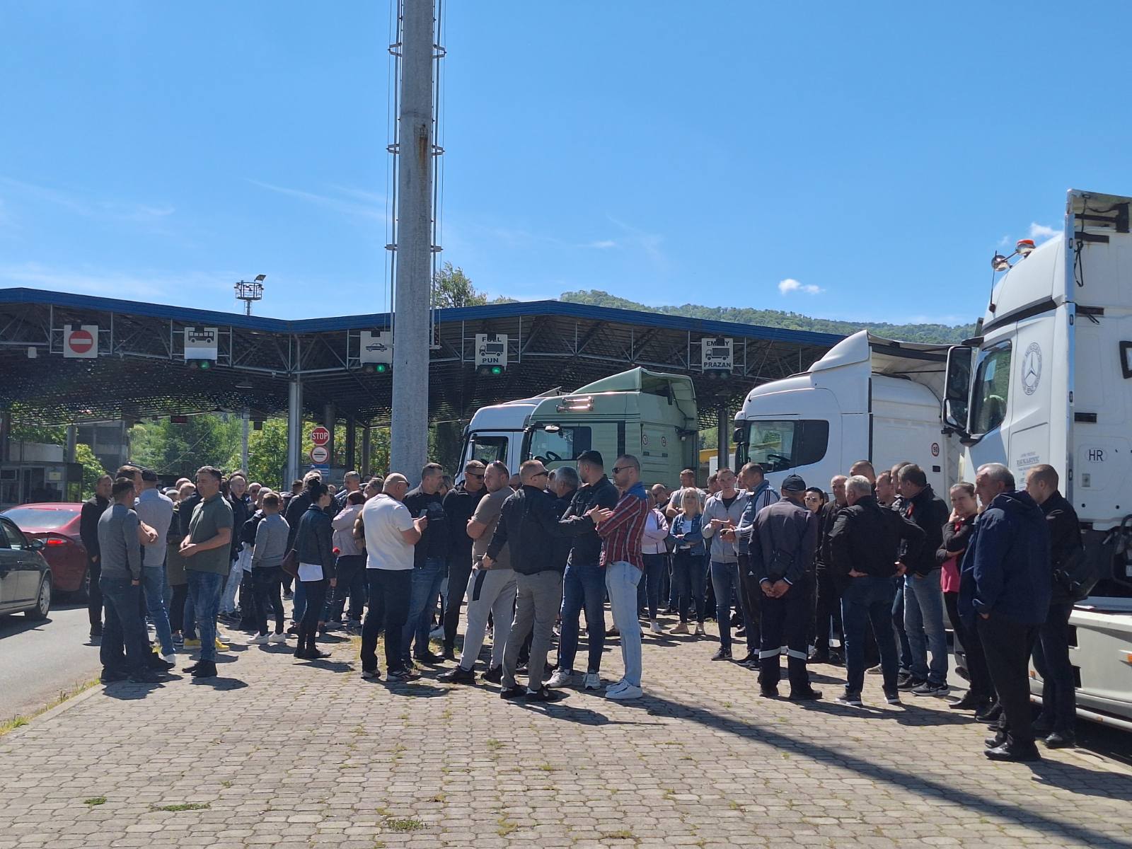 Protest of Transporters due to the closure of the bridge on BC Karakaj ...