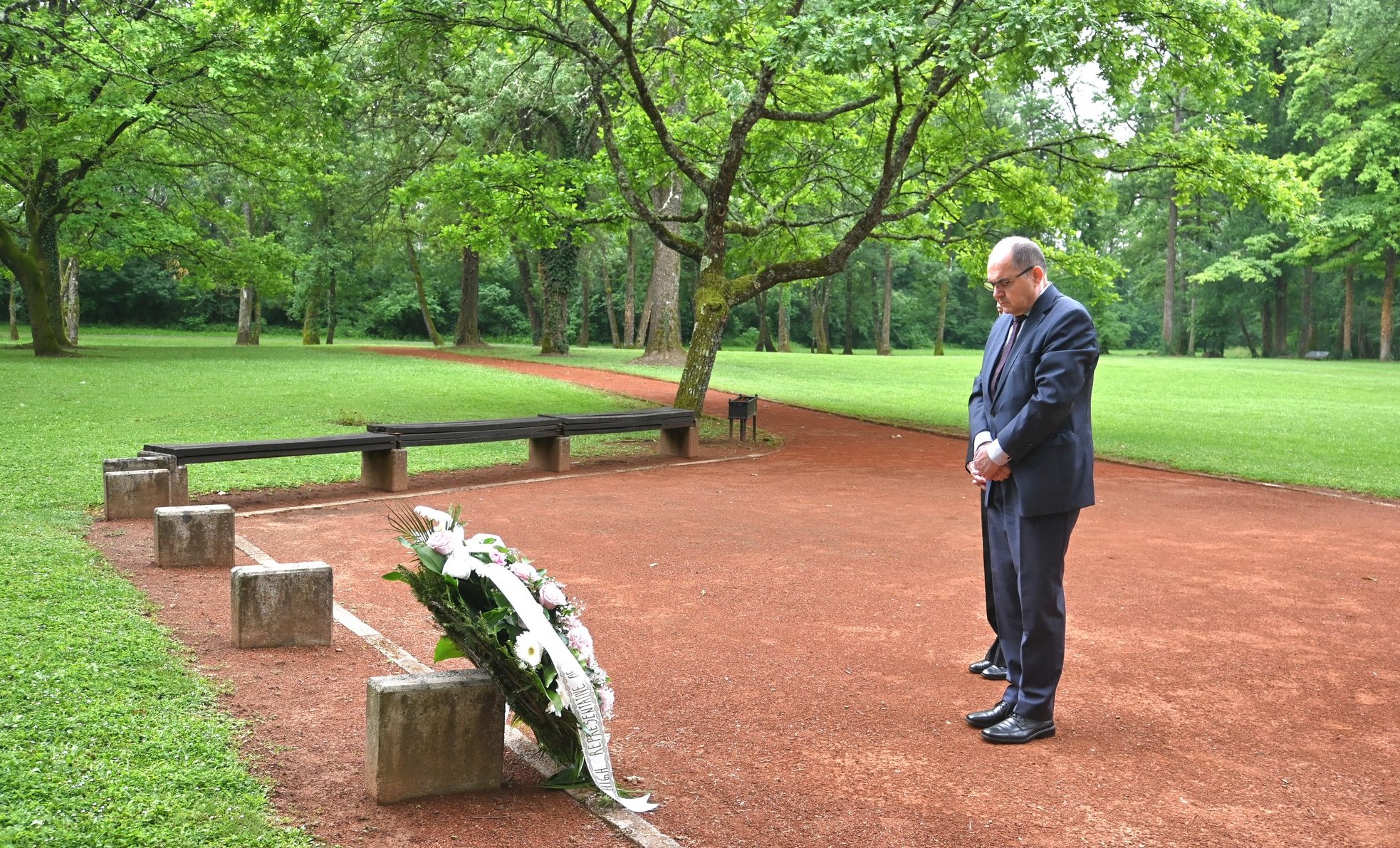 Schmidt paid Tribute to the victims of Jasenovac in Donja Gradina ...