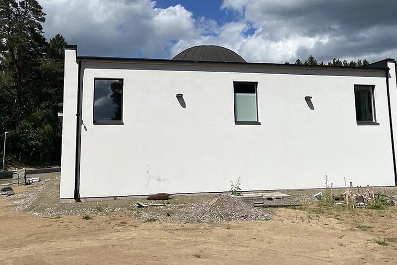 A Pig thrown in front of the BiH Islamic Community Mosque in Sweden ...