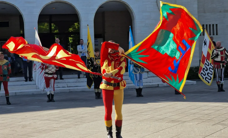 The Arezzo Flag Bearers in Mostar made a spectacular Performance with ...